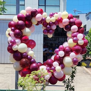Organic Heart Framed – The Balloon Studio